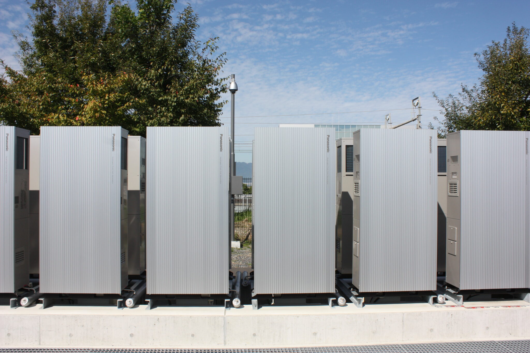 Demonstration facility connecting fuel cells, PV modules and storage batteris "H2 KIBOU FIELD ...